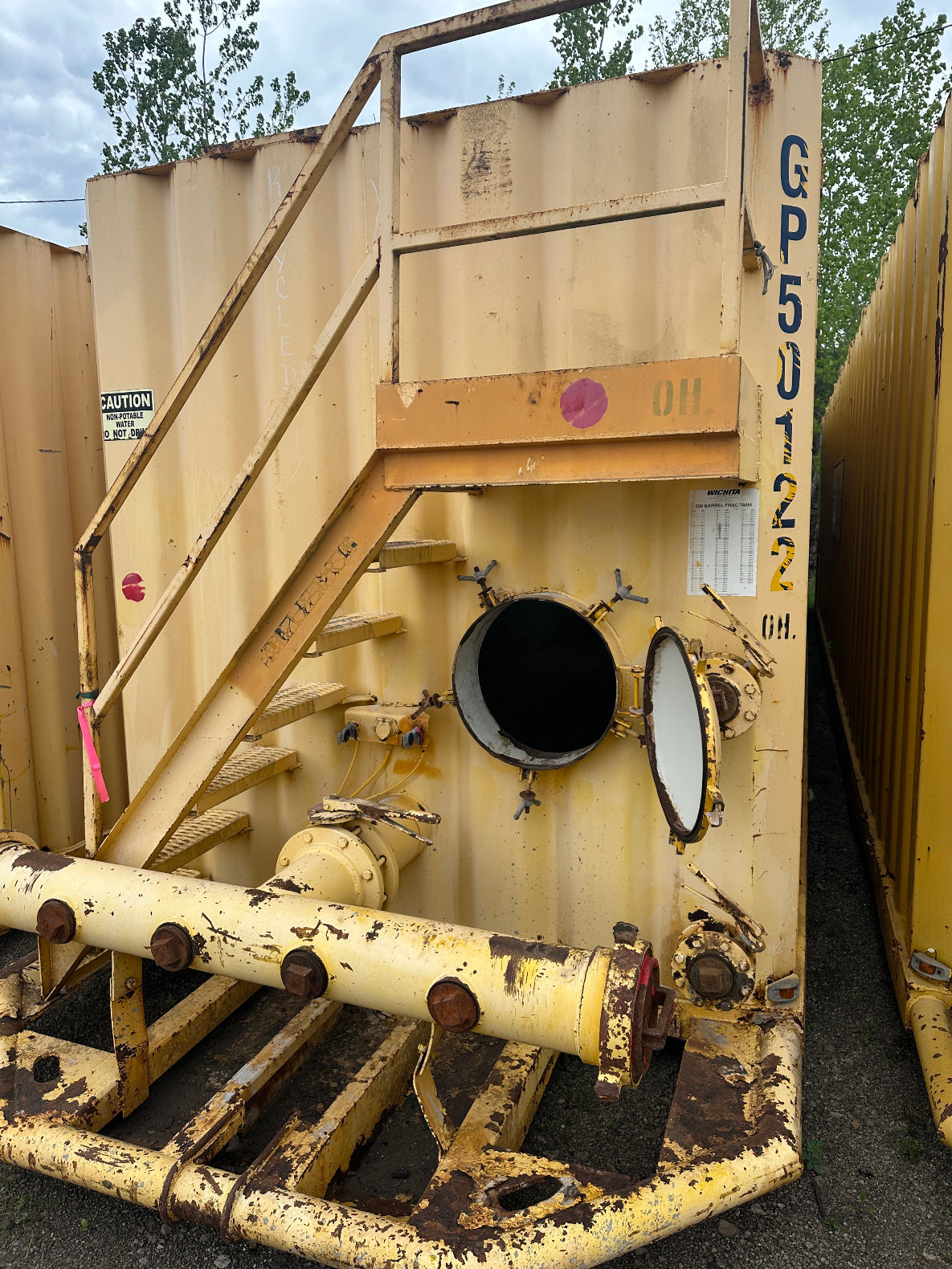 Wichita Flat Roof Frac Tank (GP50122) – Used Frac Tanks